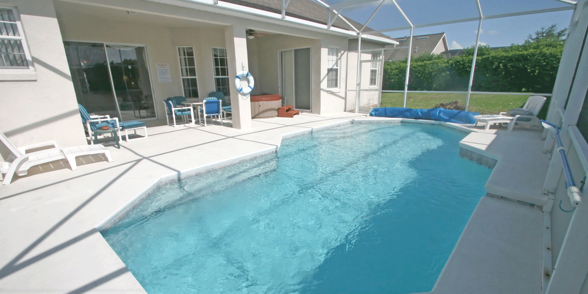 Swimming pool heating using the power of renewable energy